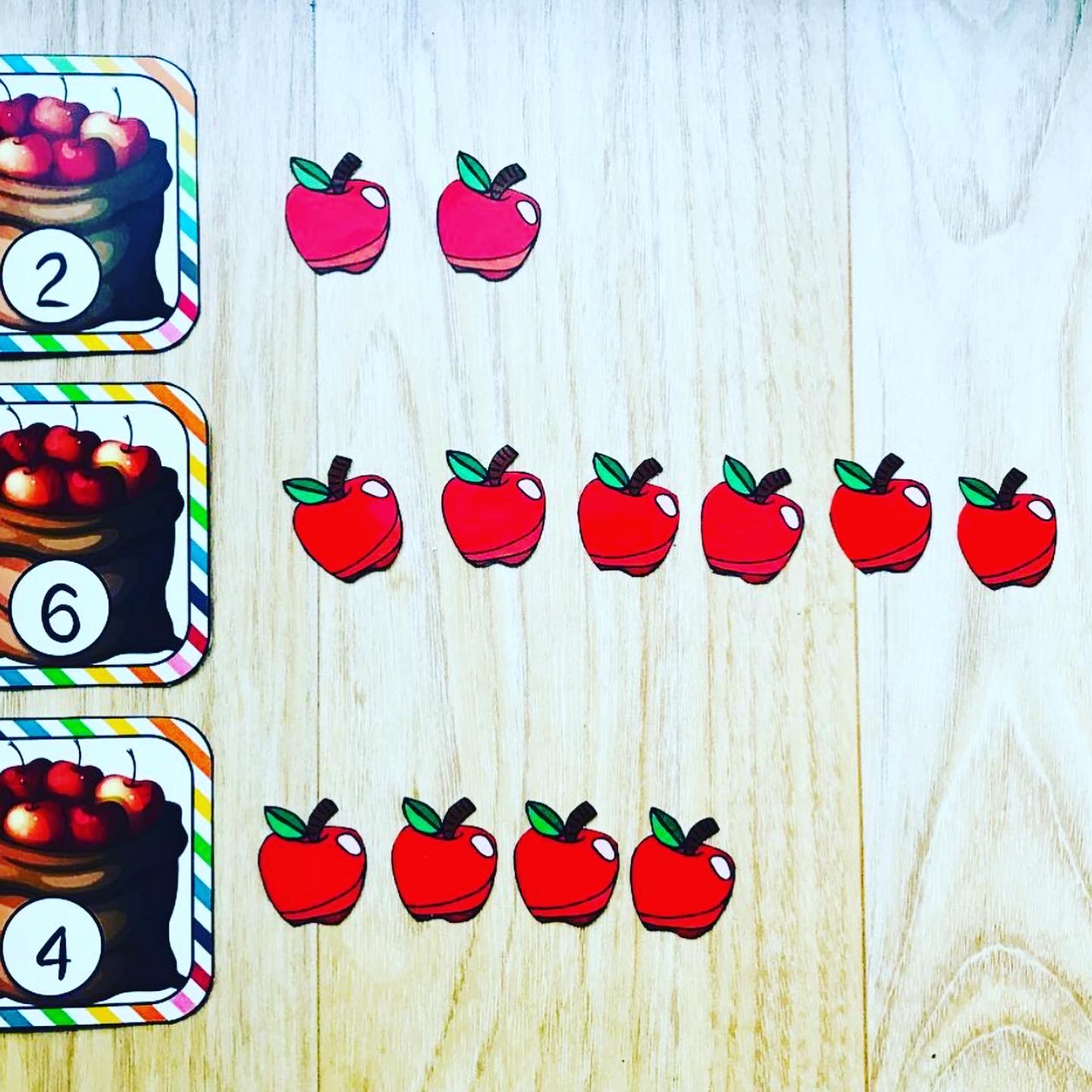 Crayons, Cahiers & Sourires - POMMES