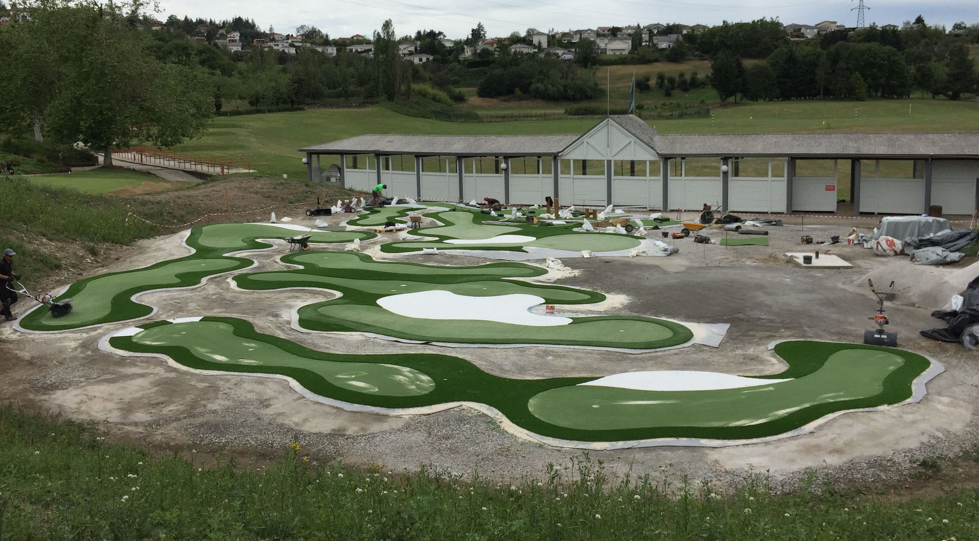 Construire un green de golf en gazon synthétique